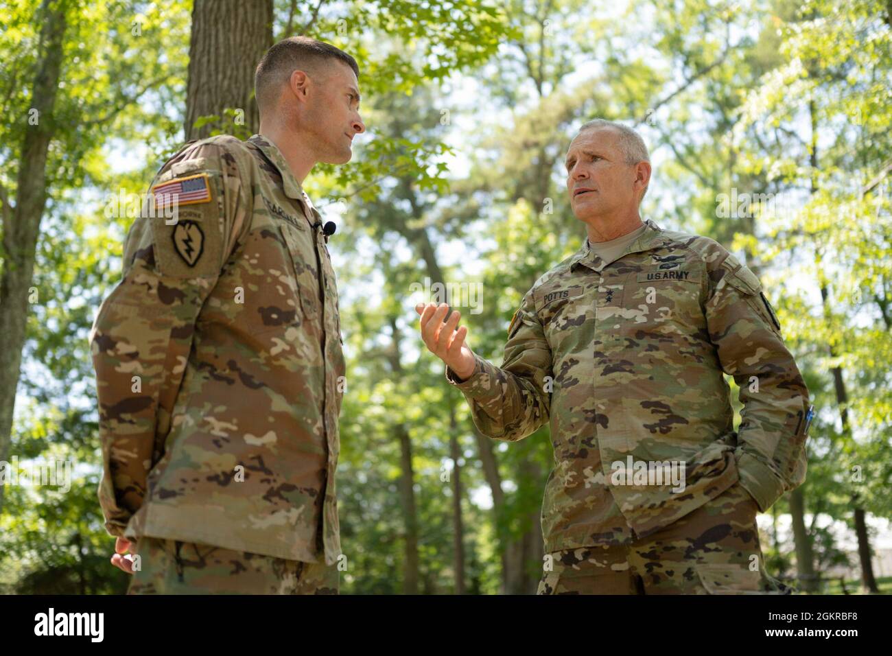 Peo soldier hi-res stock photography and images - Alamy