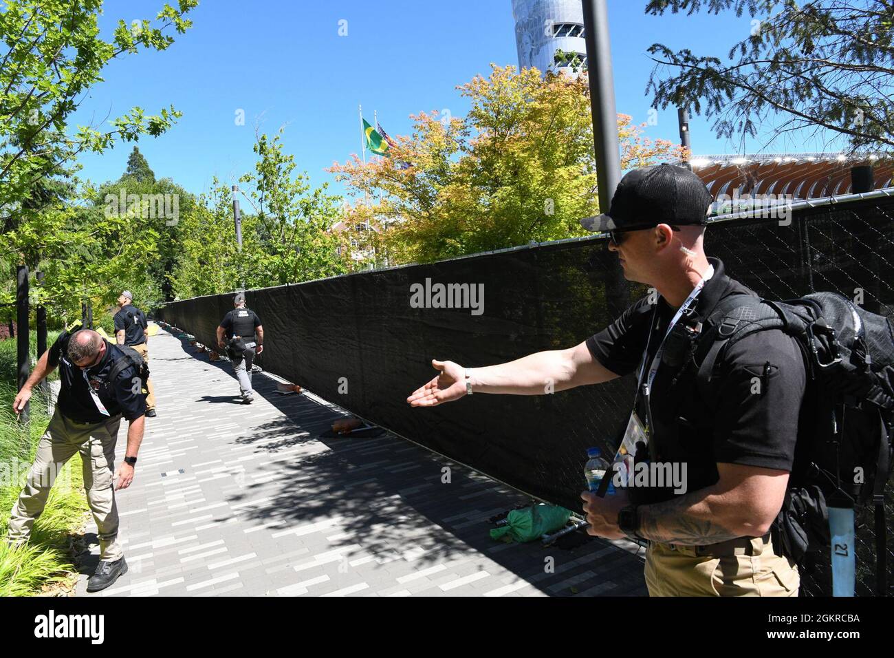 Oregon Army National Guard Sergeants, Jeremy Jamison (right) of the ...
