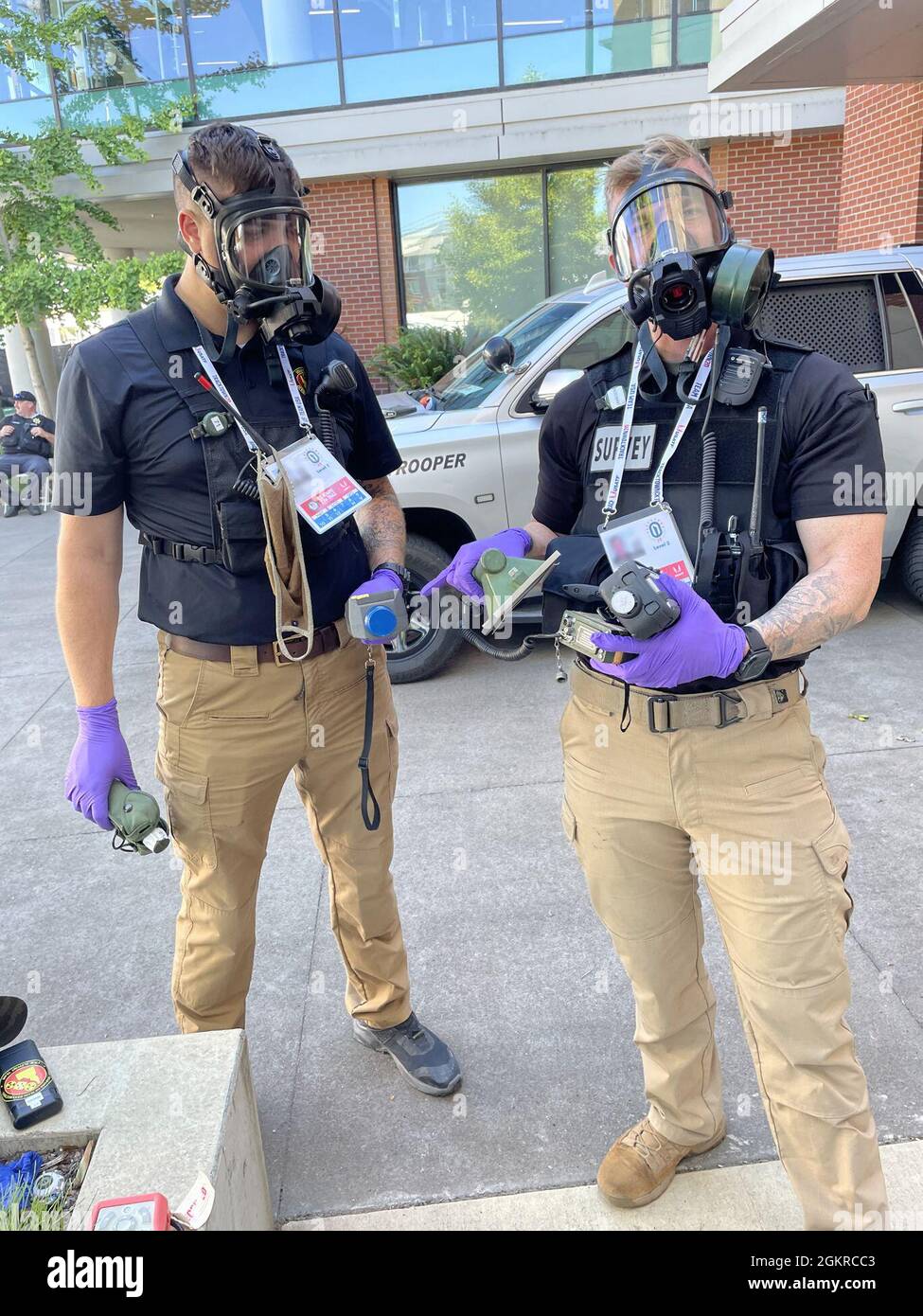 Oregon Army National Guard Sergeants, Jeremy Jamison (left) and Elijah ...