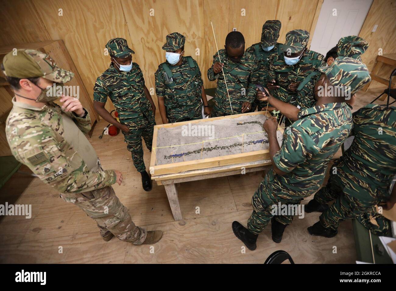 A Soldier from the Florida Army National Guard's Security Force ...