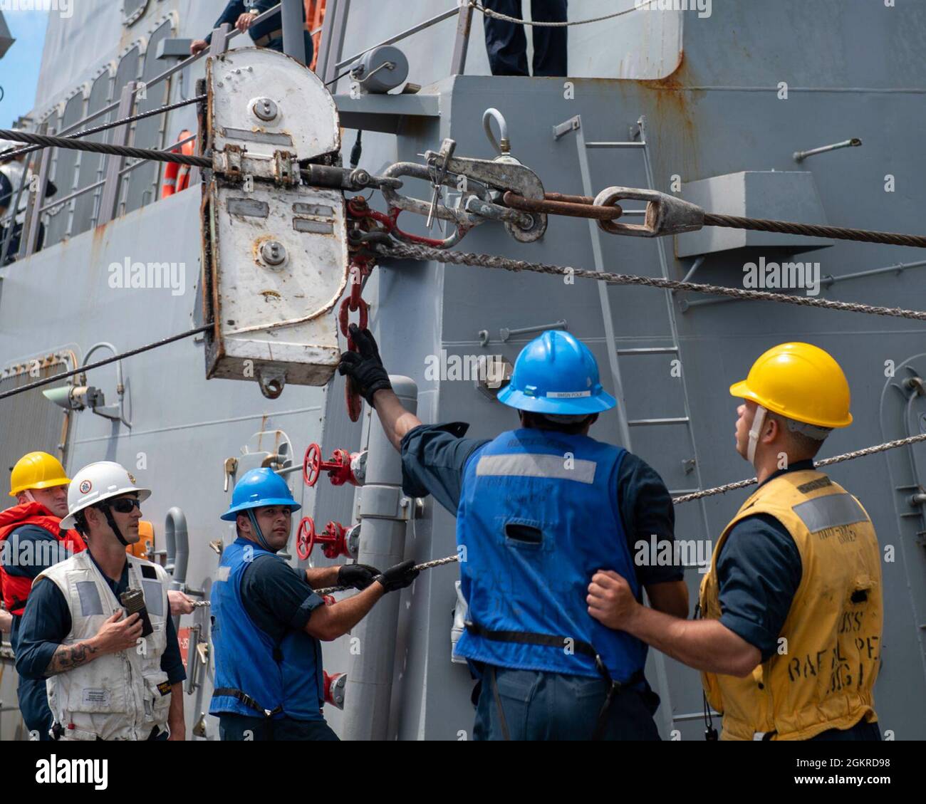 210619-N-HG846-1046 PACIFIC OCEAN (June 19, 2021) – Sailors prepare a ...