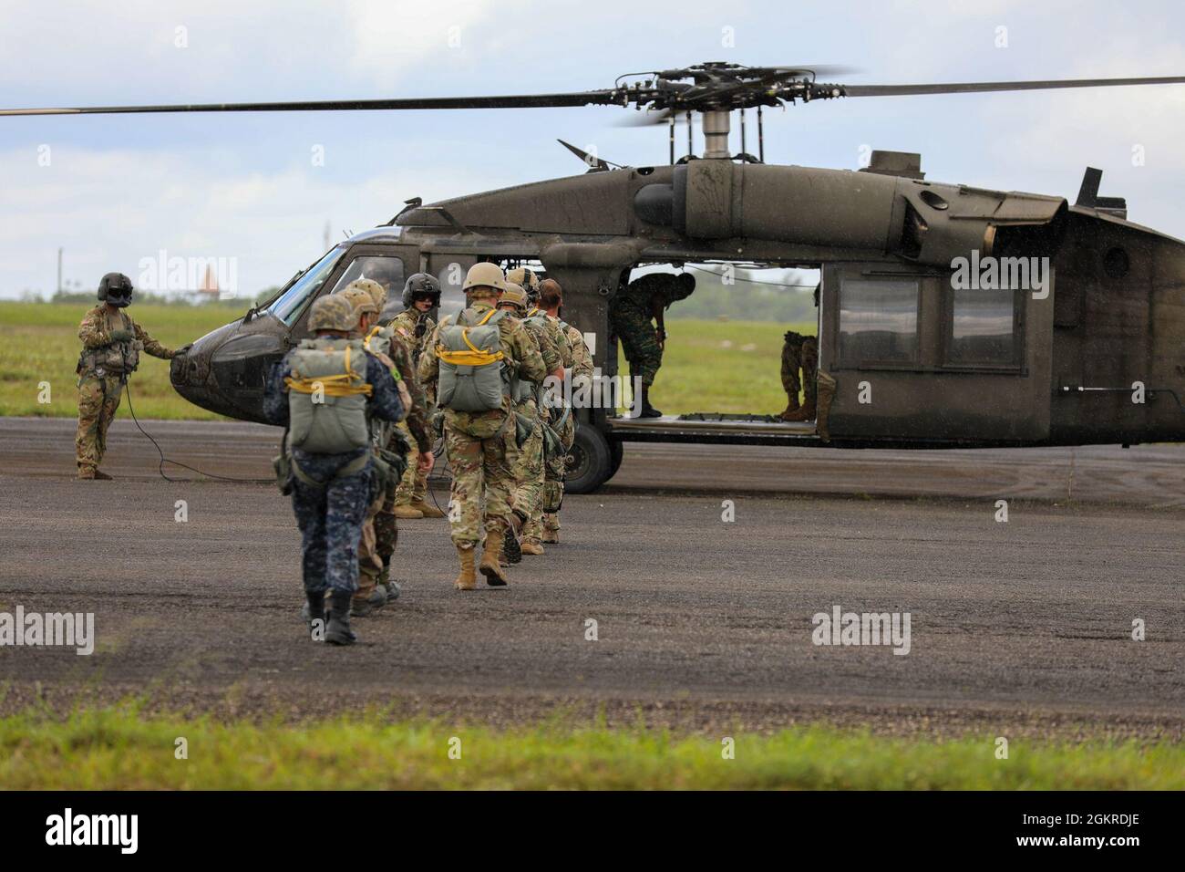 Soldiers from the Florida Army National Guard’s Bravo Company, 1st ...