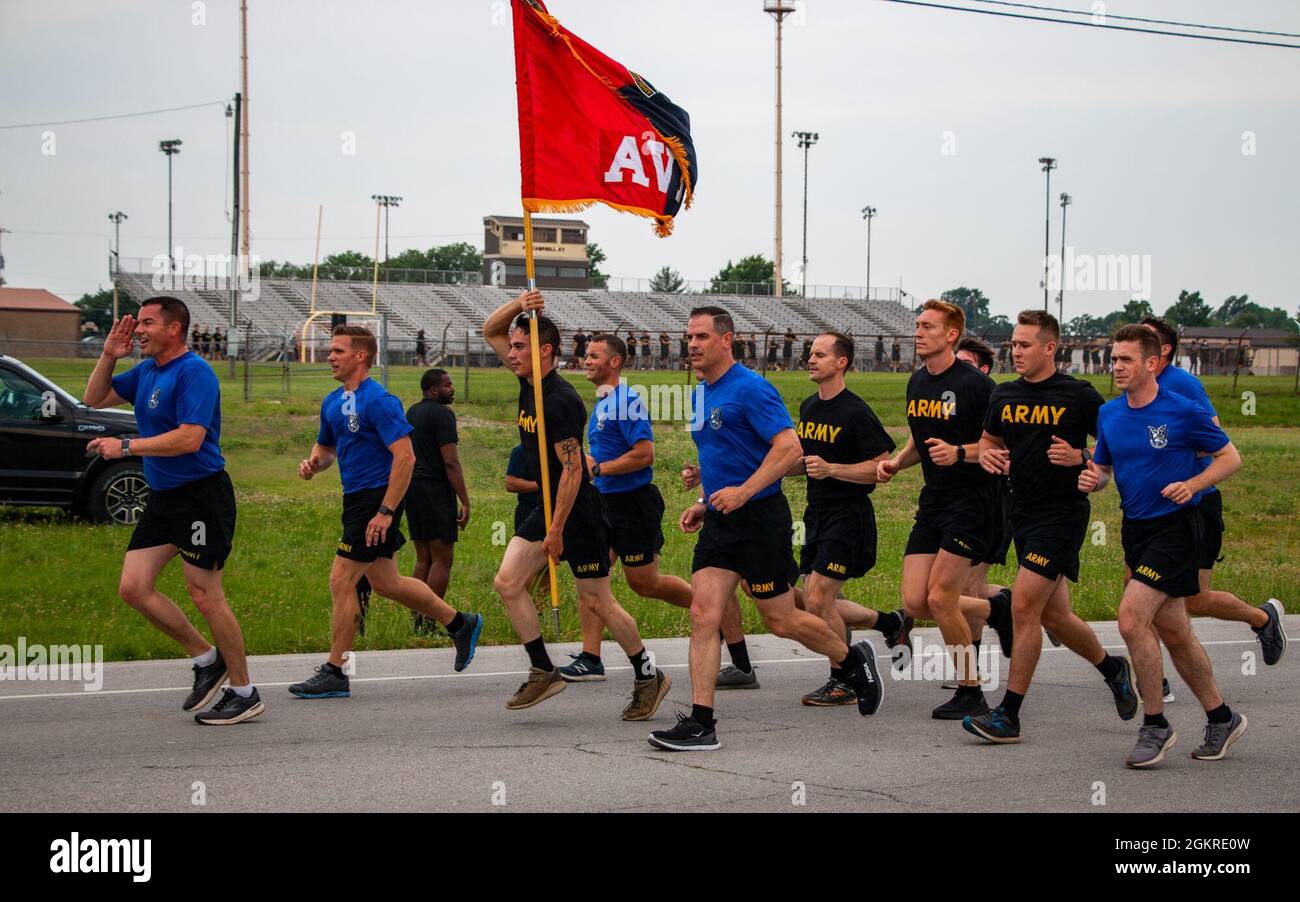 Leaders and Soldiers from the 101st Combat Aviation Brigade, 101st ...