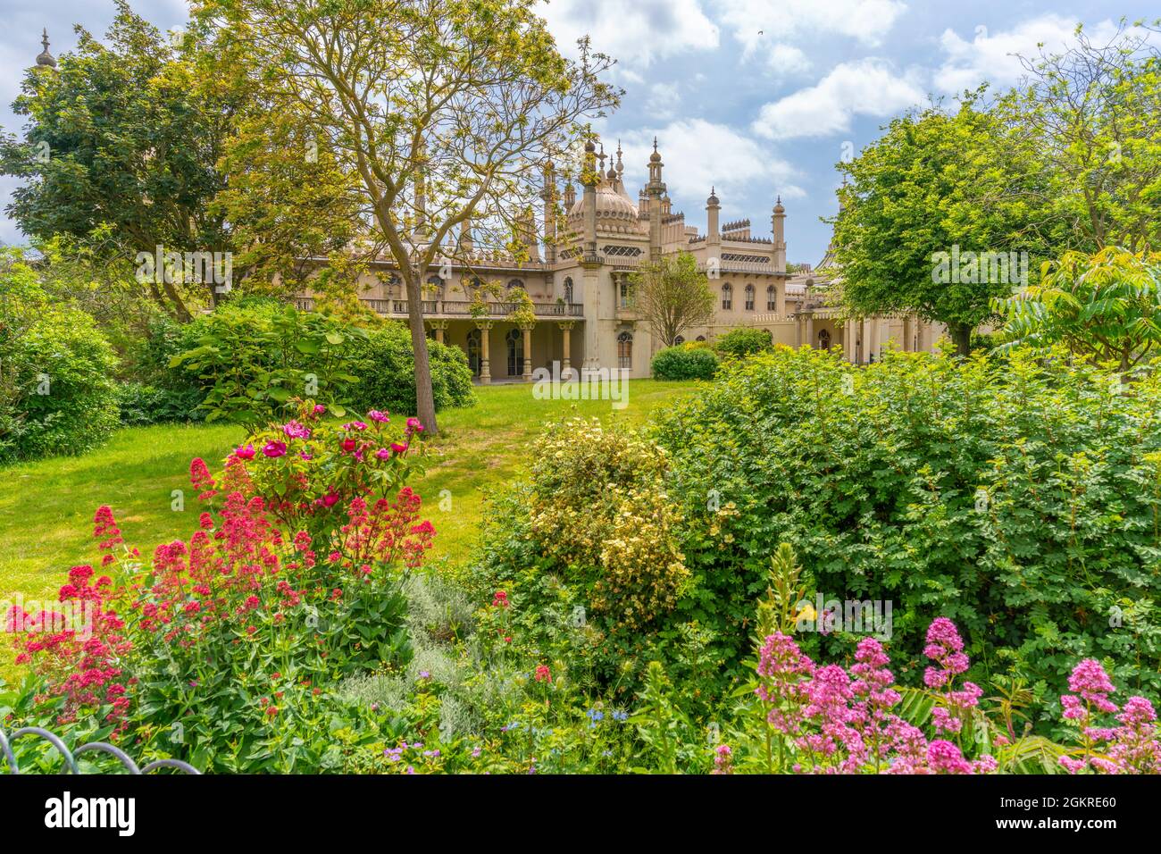 View of Brighton Pavilion and gardens in high summer, Brighton, Sussex ...