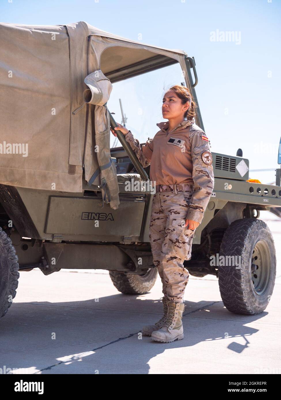 A Soldier from the Spanish Army Airmobile Force's Task Force Toro ...