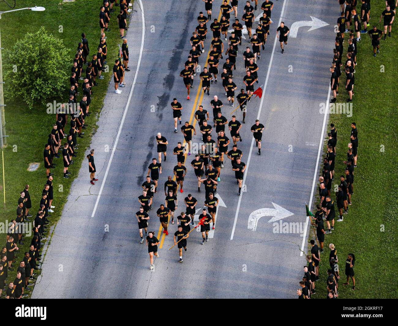 Soldiers from the 101st Airborne Division (Air Assault) conduct a ...
