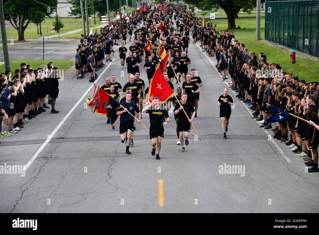 The 101st Airborne Division (Air Assault) conduct a division run during ...