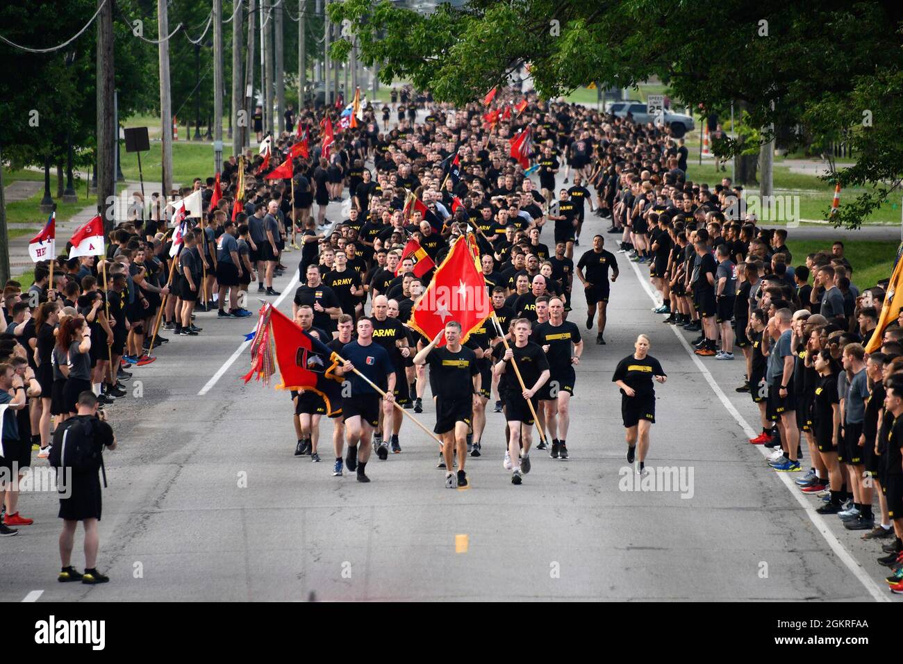 The 101st Airborne Division (Air Assault) conduct a division run during ...