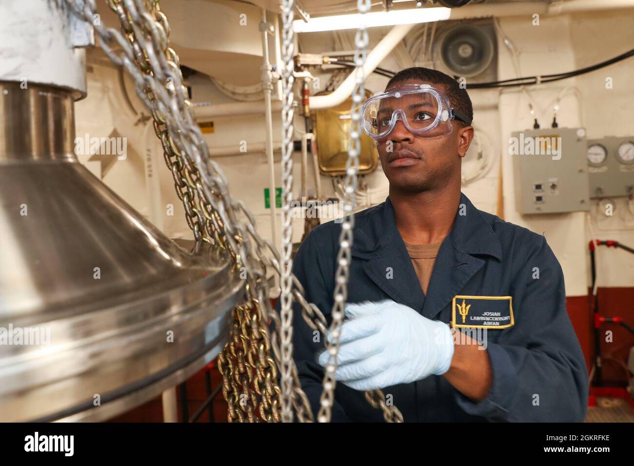 210621-N-NM271-1188 PACIFIC OCEAN (June 21, 2021) – Aviation Boatswain ...