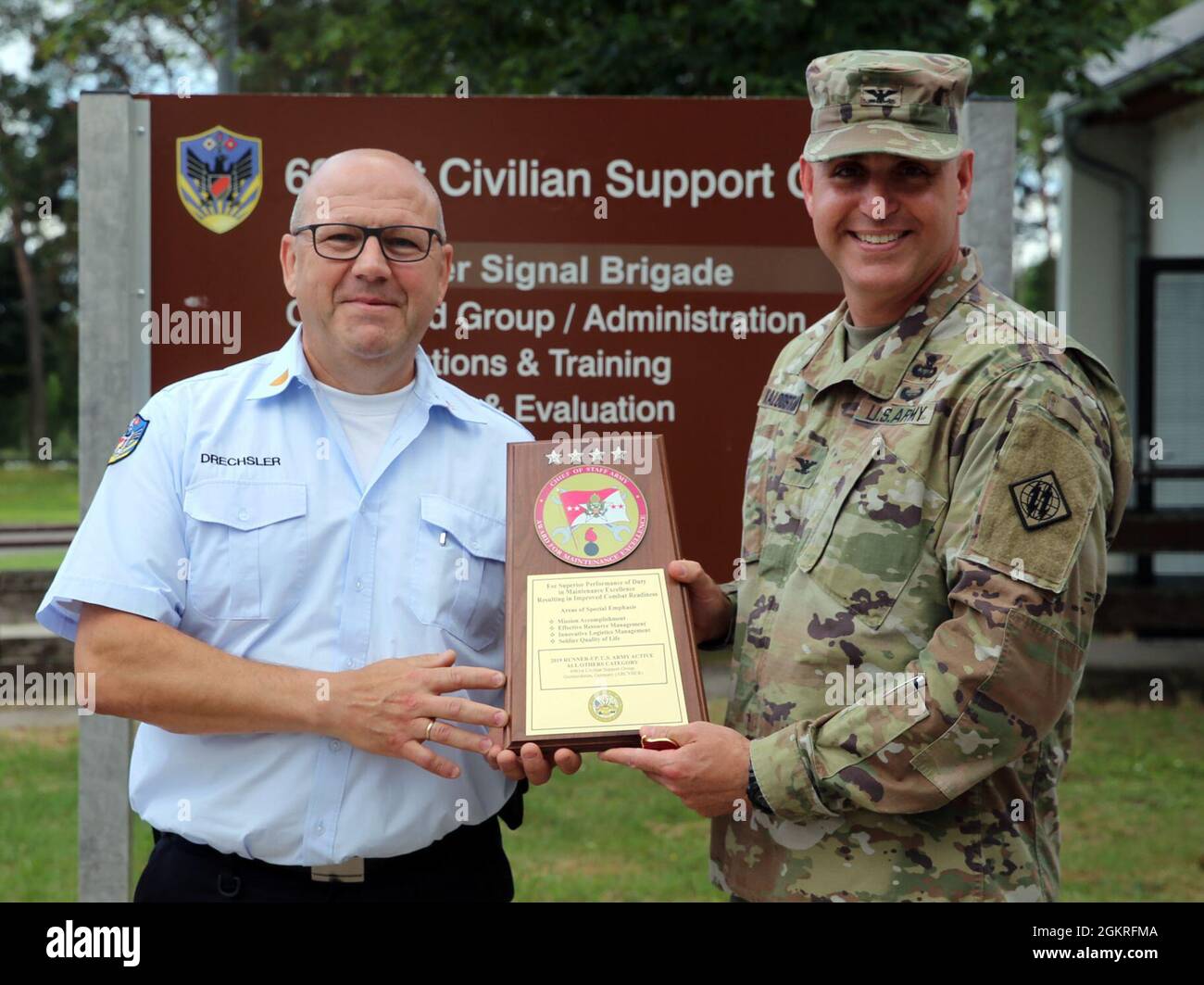 Army award maintenance excellence hi-res stock photography and images ...