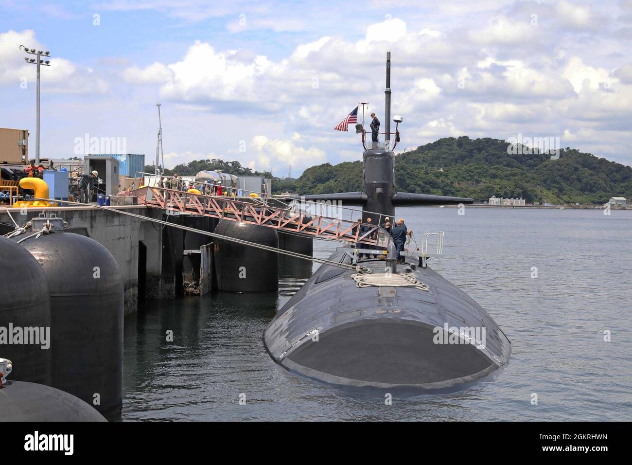 YOKOSUKA, Japan – The Los Angeles-class fast-attack submarine USS ...
