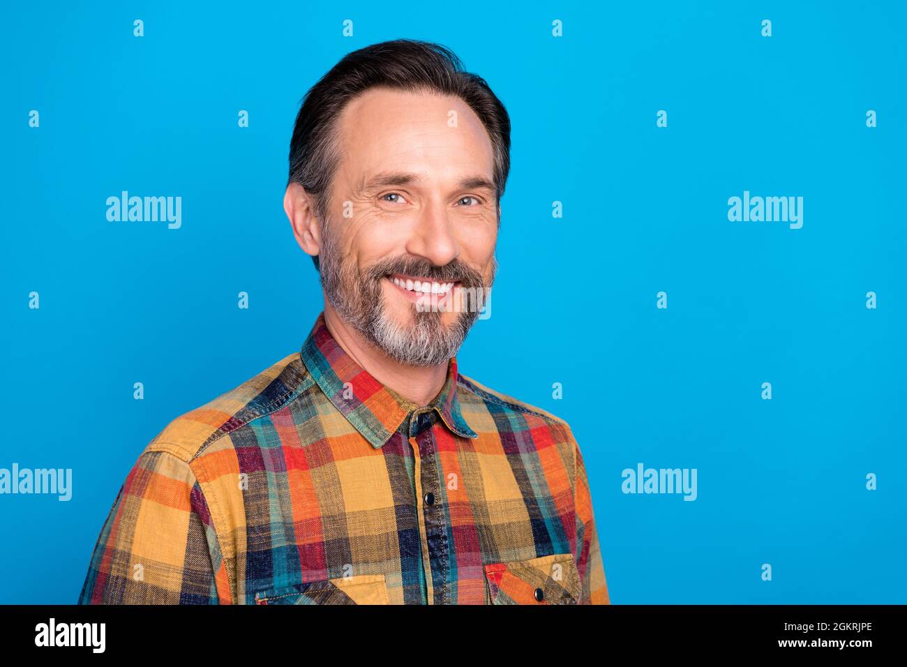 Man wearing blue checkered hi-res stock photography and images - Alamy