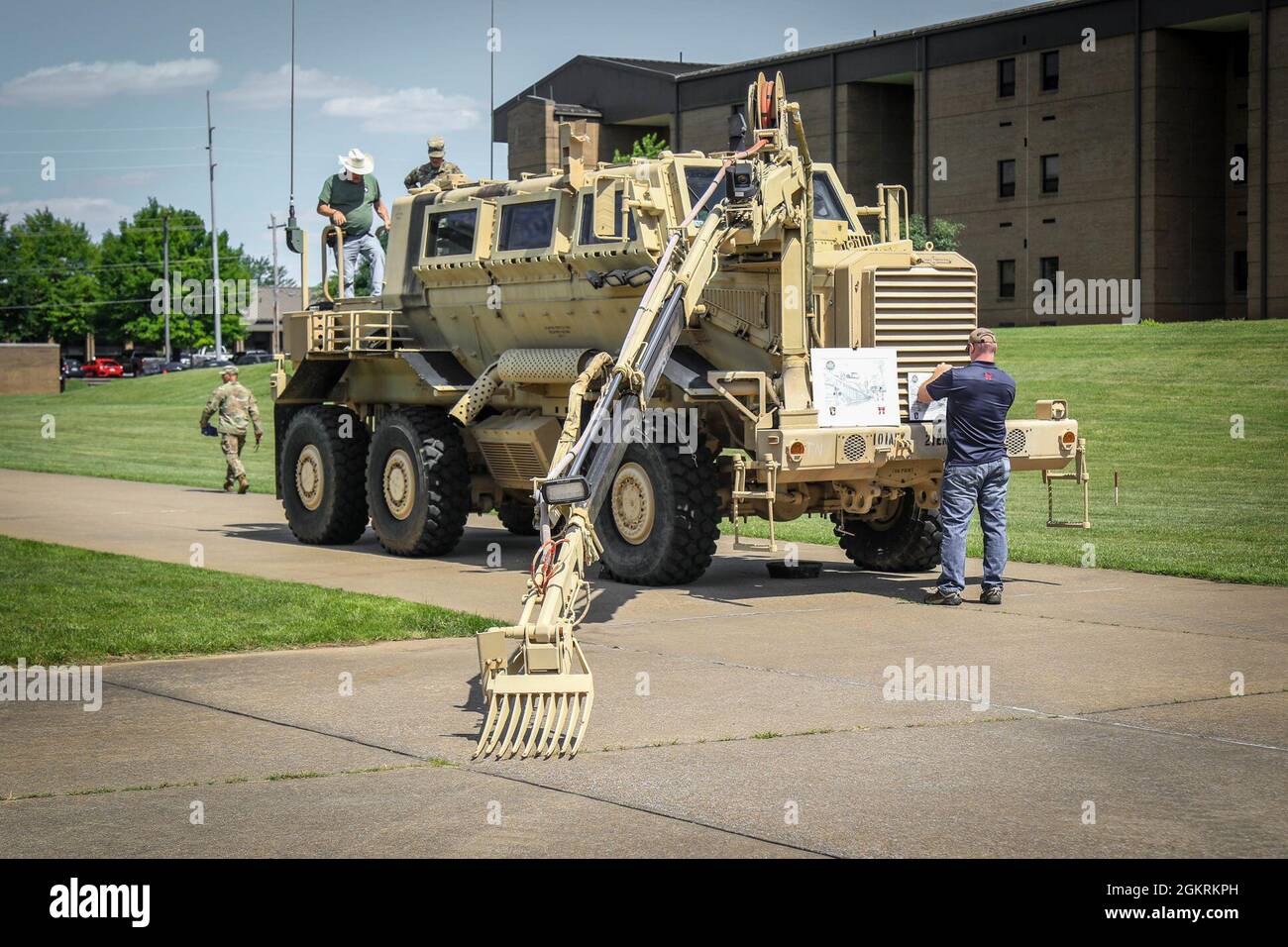 Soldiers and veterans 3rd Brigade Combat Team, 101st Airborne Division ...