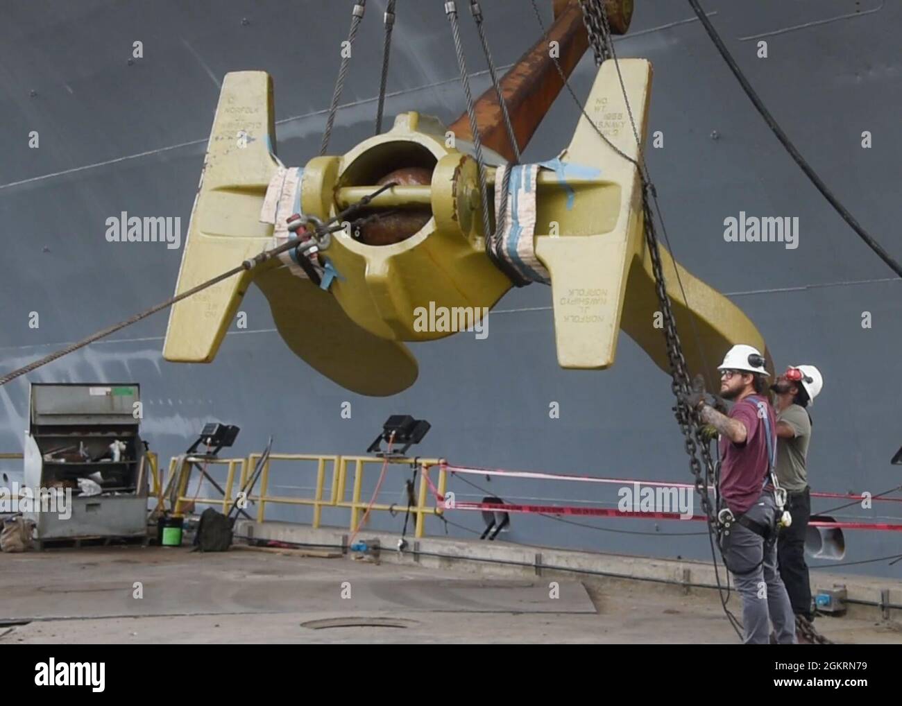 Shipyard shipbuilding anchor hi-res stock photography and images - Alamy