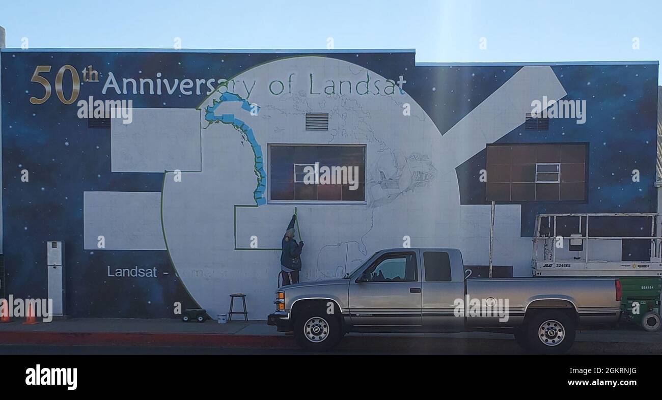 Ann Thompson, City of Lompoc Mural Society curator, sketches the ...