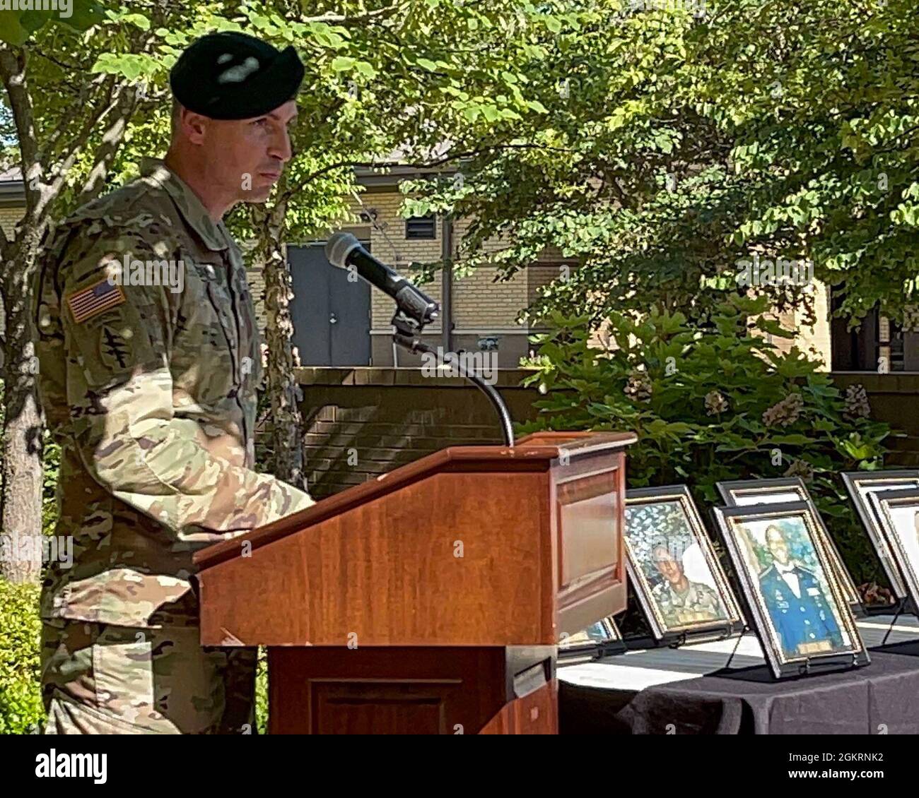 Fort campbell soldier recovery unit hi-res stock photography and images ...