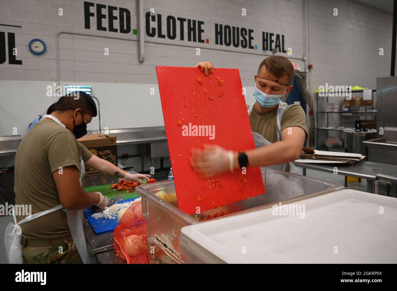 Arizona National Guard service members help prepare meals for area ...