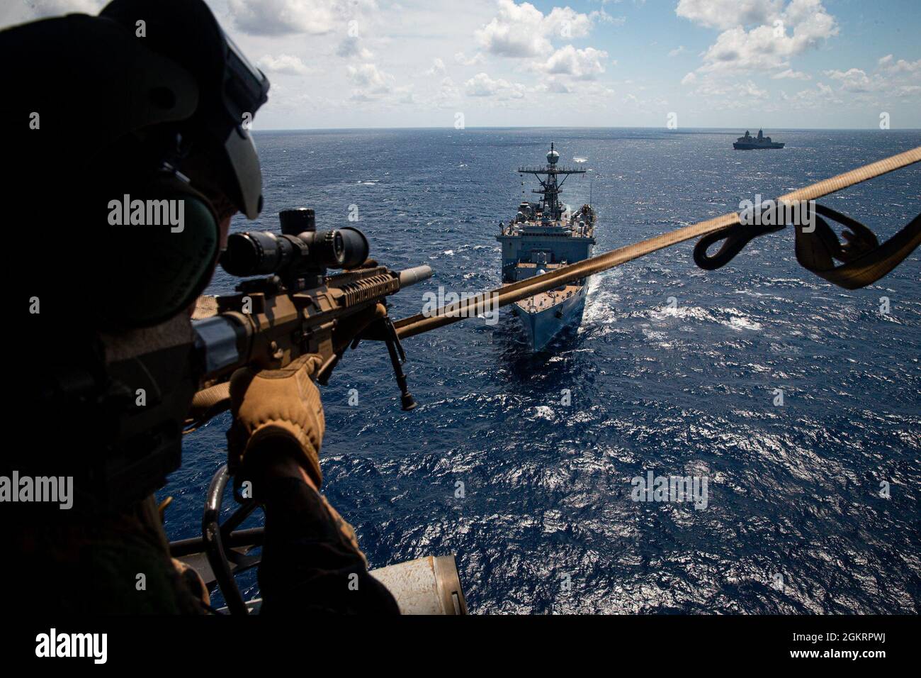 A U.S. Marine with Force Reconnaissance Platoon, 31st Marine ...