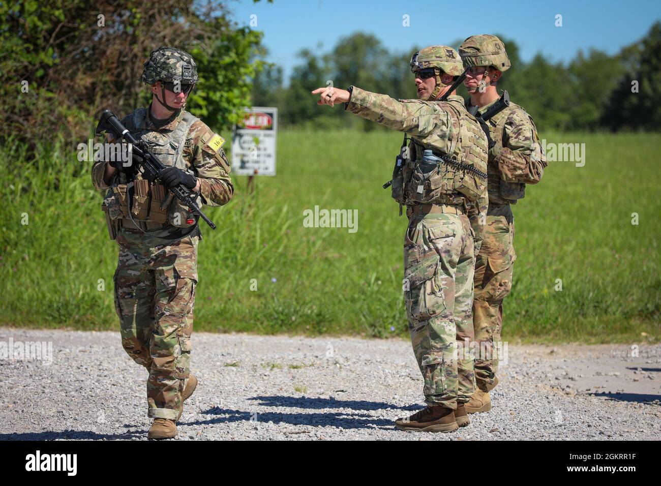 Soldiers with the 101st Airborne Division (Air Assault) conduct a Best ...
