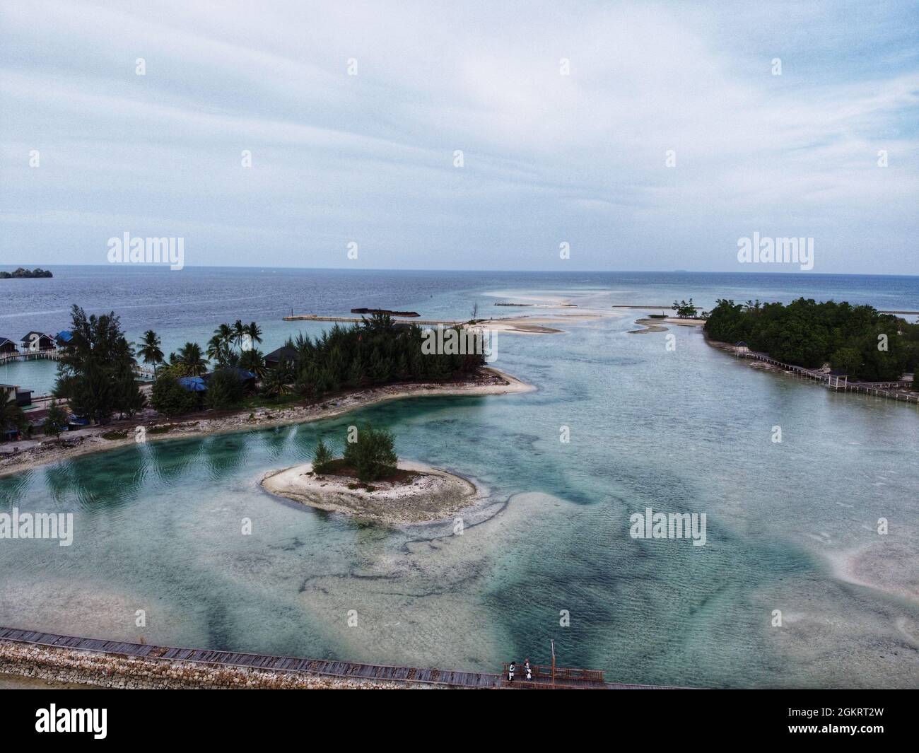 High angle shot of islands with sand and green dense trees on clear ...