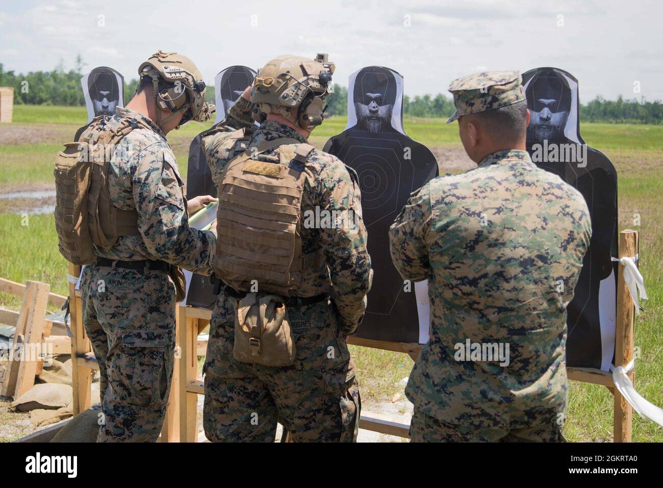U.S. Marines with Echo Company, Infantry Training Battalion (ITB ...