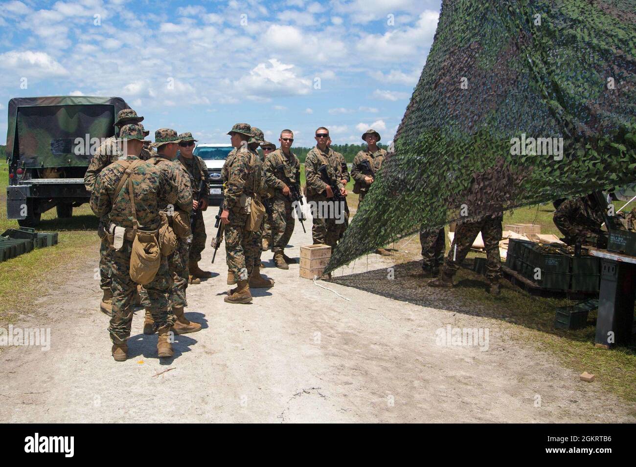 U.S. Marines with Echo Company, Infantry Training Battalion (ITB ...