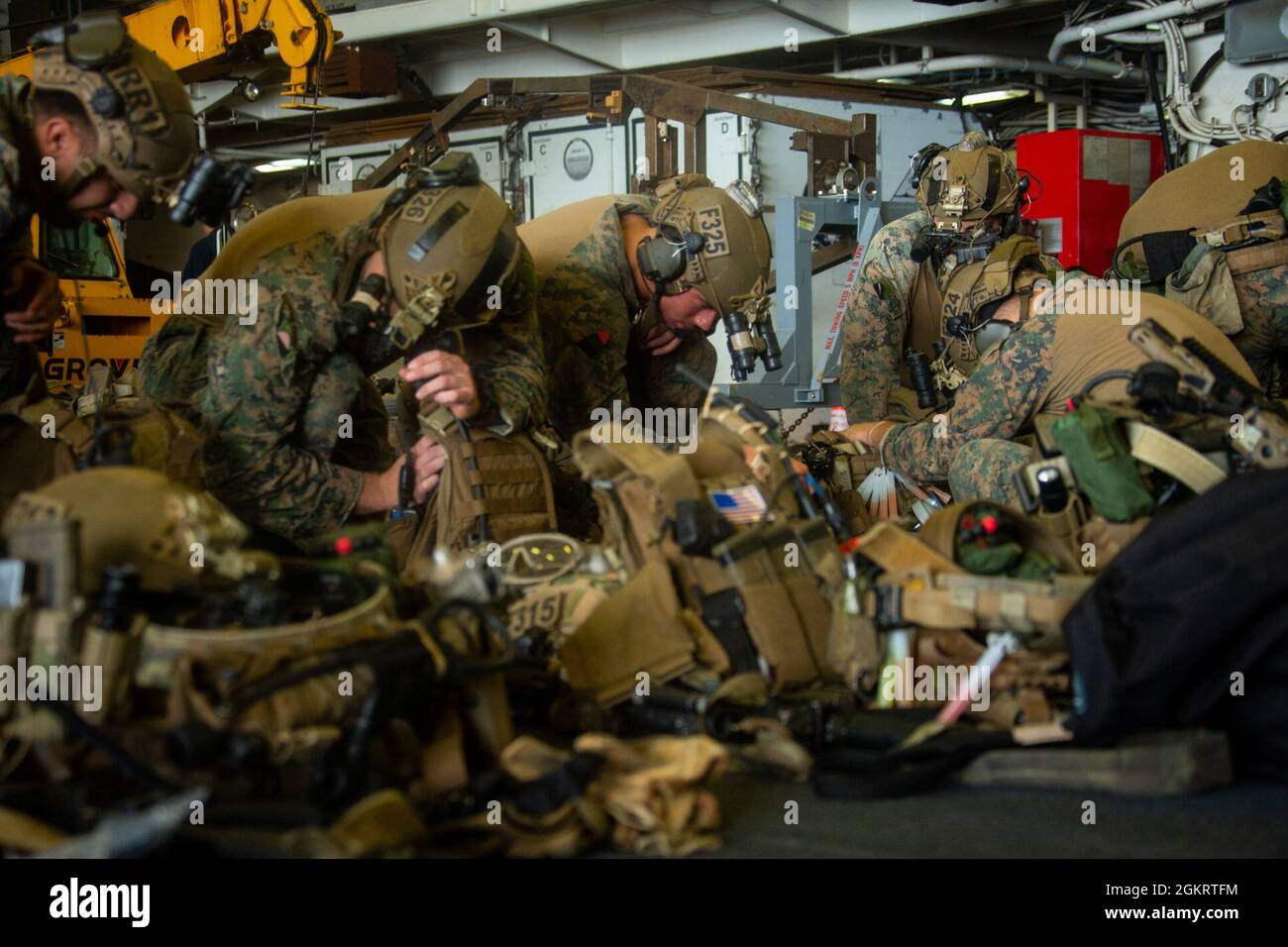 U.S. Marines with Force Reconnaissance Platoon, 31st Marine ...