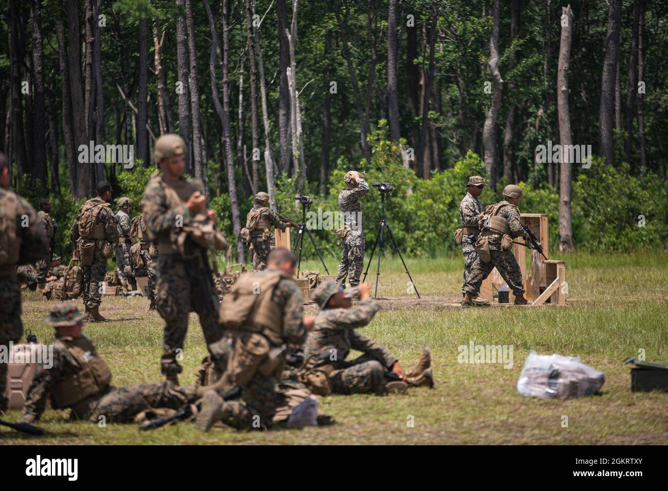 U.S. Marines with Echo Company, Infantry Training Battalion (ITB ...