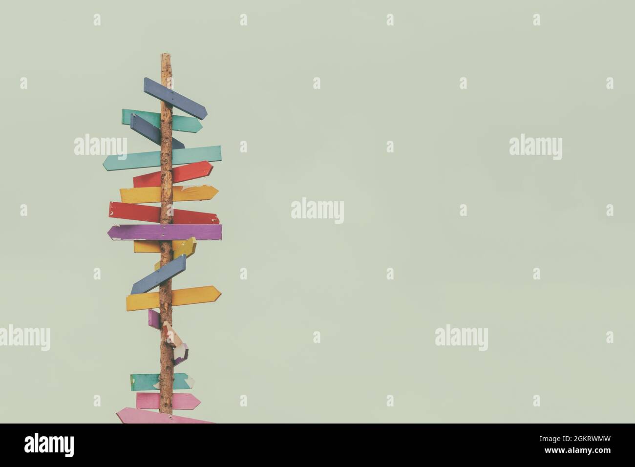 Wooden arrow sign pointing destination hi-res stock photography and ...