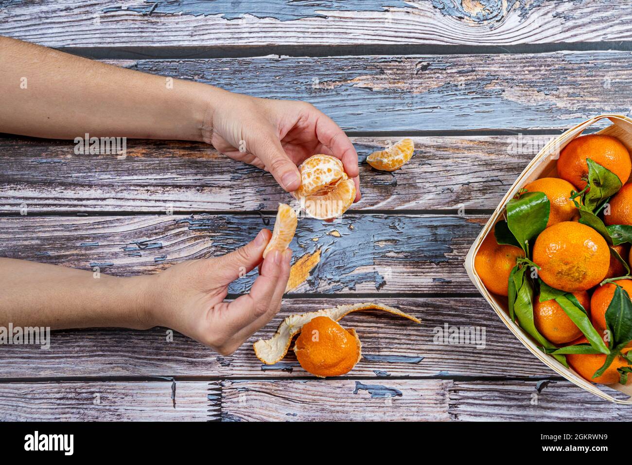 Womans hands peeling tangerine hi-res stock photography and images - Alamy