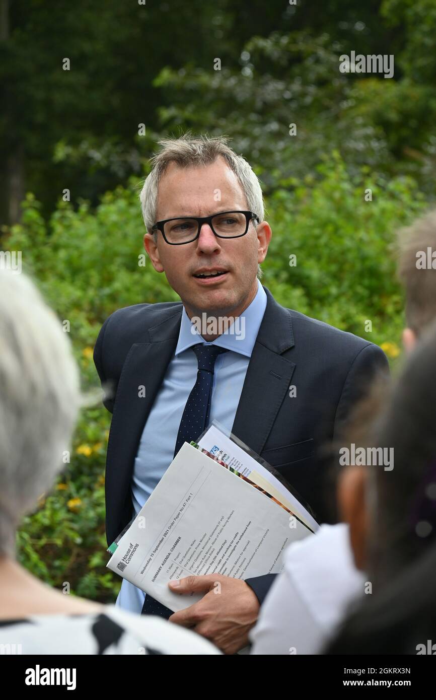 Save the queen elizabeth hospital hi-res stock photography and images ...