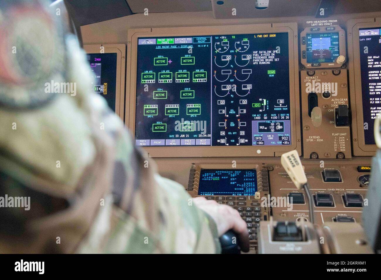 U.S. Air Force Senior Airman Todd Hardeman, 714th Aircraft Maintenance ...