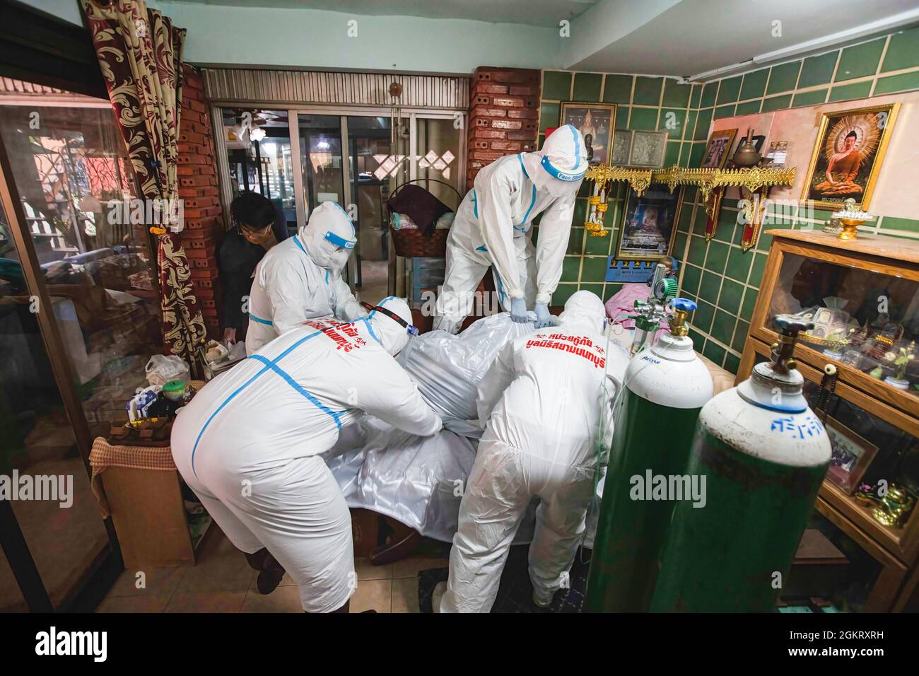 Body in a shroud hi-res stock photography and images - Alamy