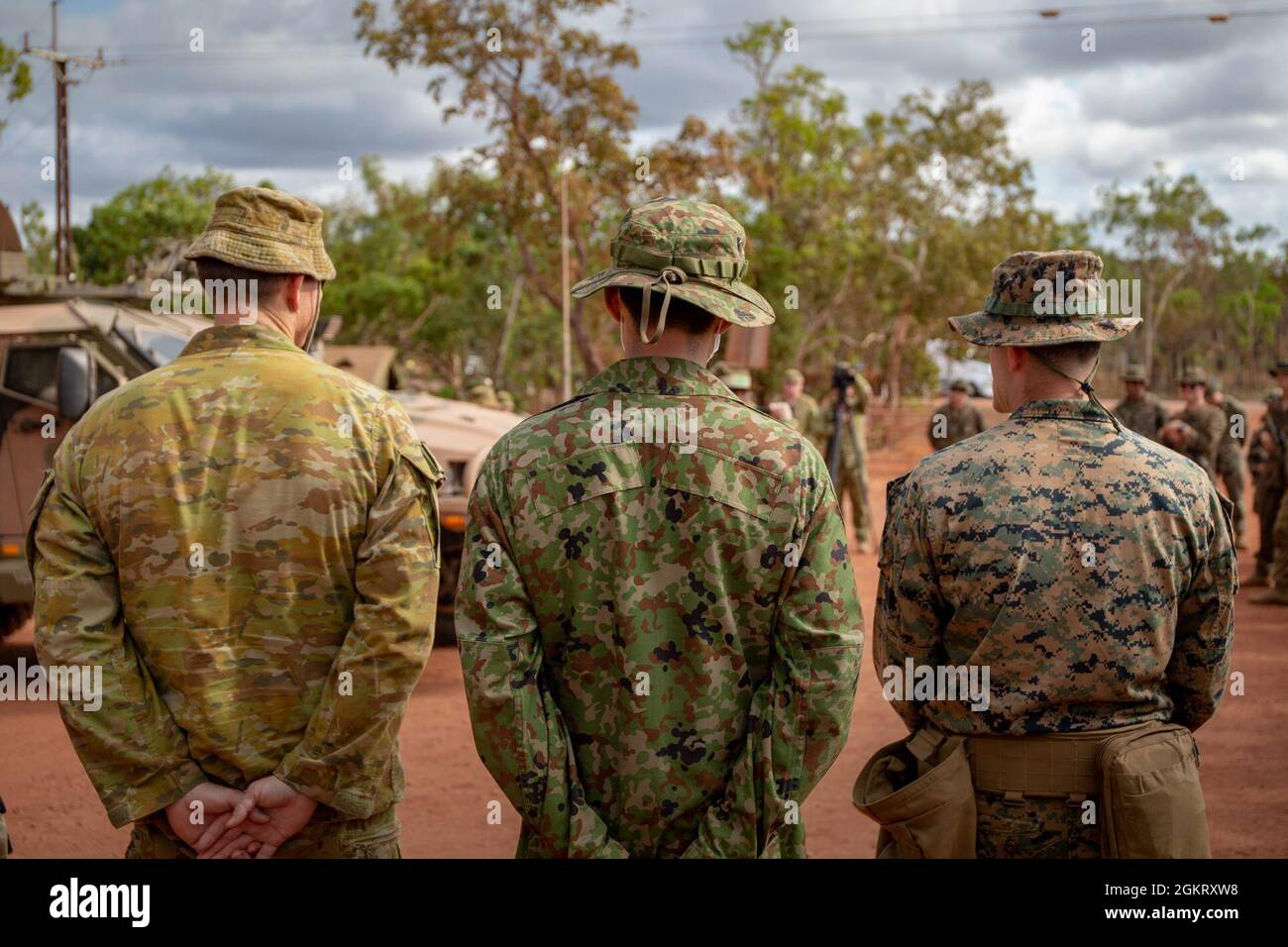 An Australian Army soldier, left, Japan Ground Self-Defense Force ...