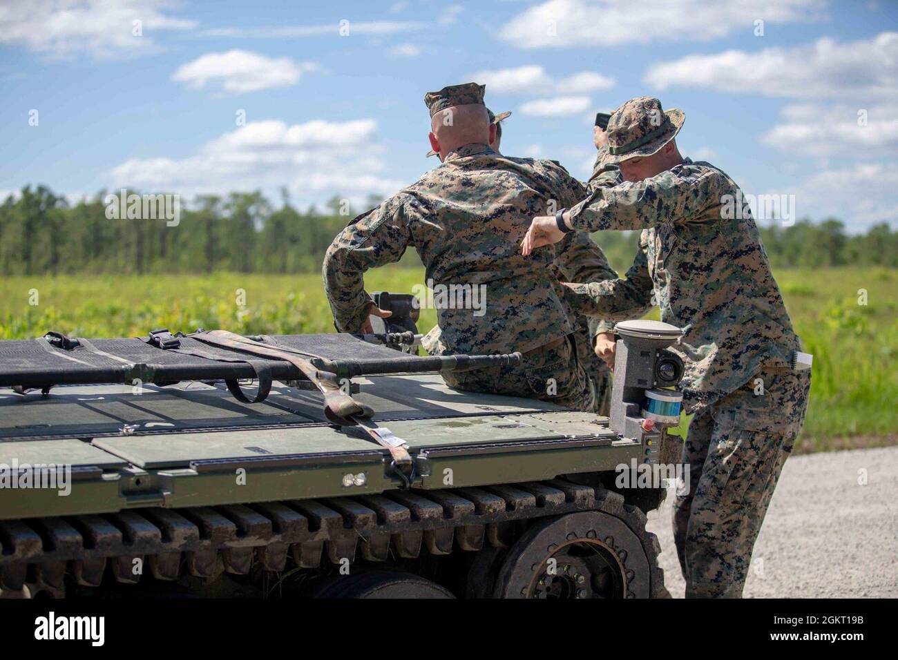 U.S. Marines with 1st Battalion, 2d Marine Regiment (1/2), 2d Marine ...