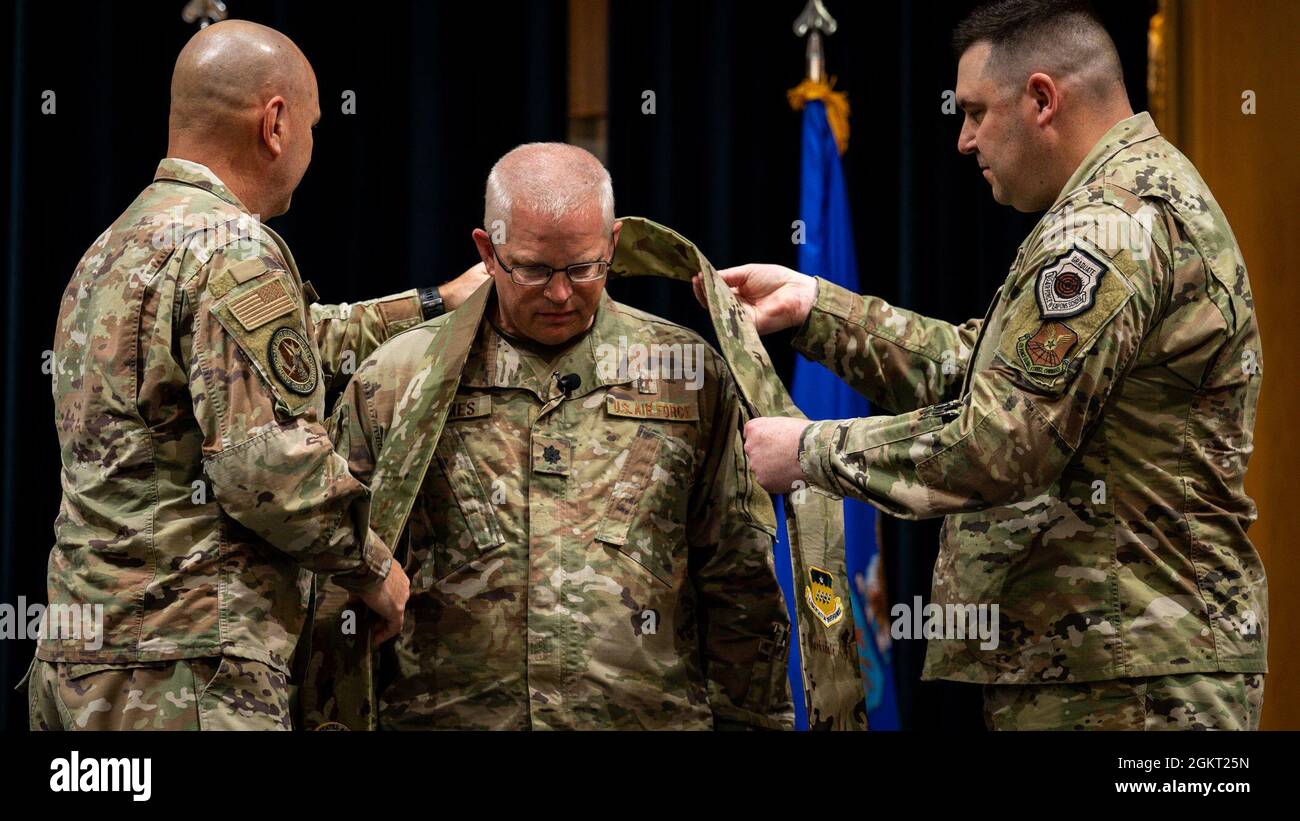 Col. Mark Dmytryszyn, right, 2nd Bomb Wing commander, and Col. David ...