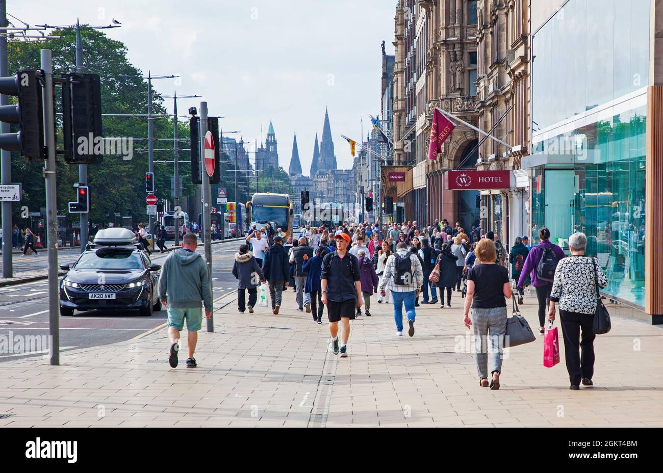 Edinburgh city centre, Scotland, UK weather. 15th September 2021. Hazy ...