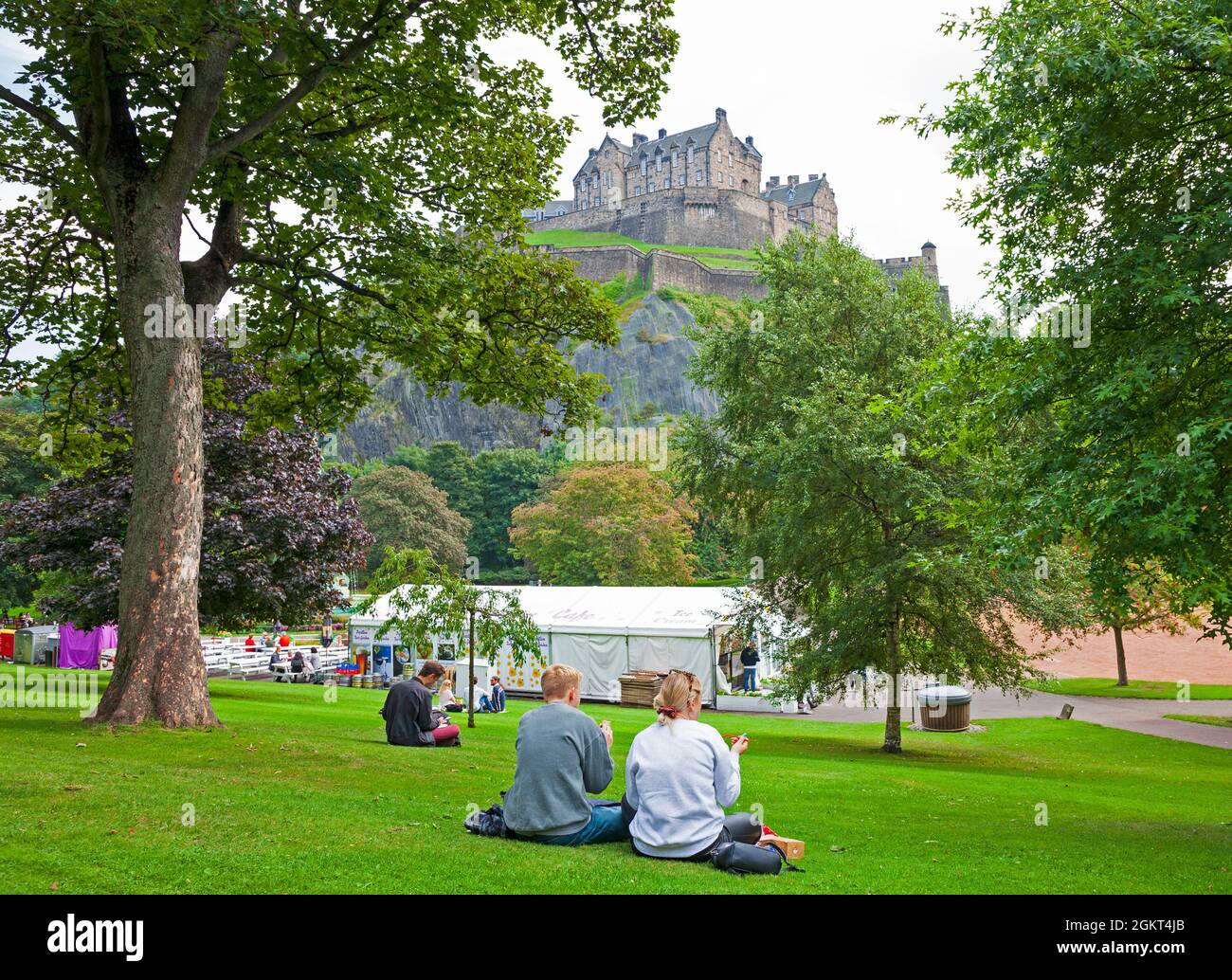 Edinburgh city centre, Scotland, UK weather. 15th September 2021. Hazy ...