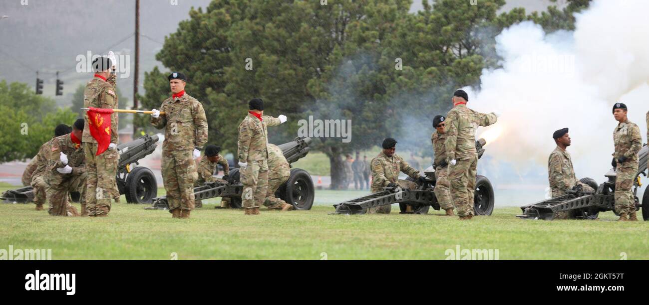 Artillerymen with Battery A, 3rd Battalion, 29th Field Artillery ...
