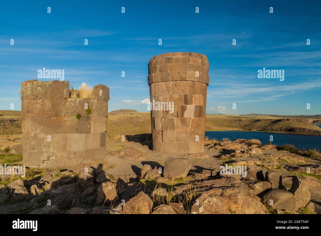Ruins of funerary towers in Sillustani, Peru Stock Photo - Alamy