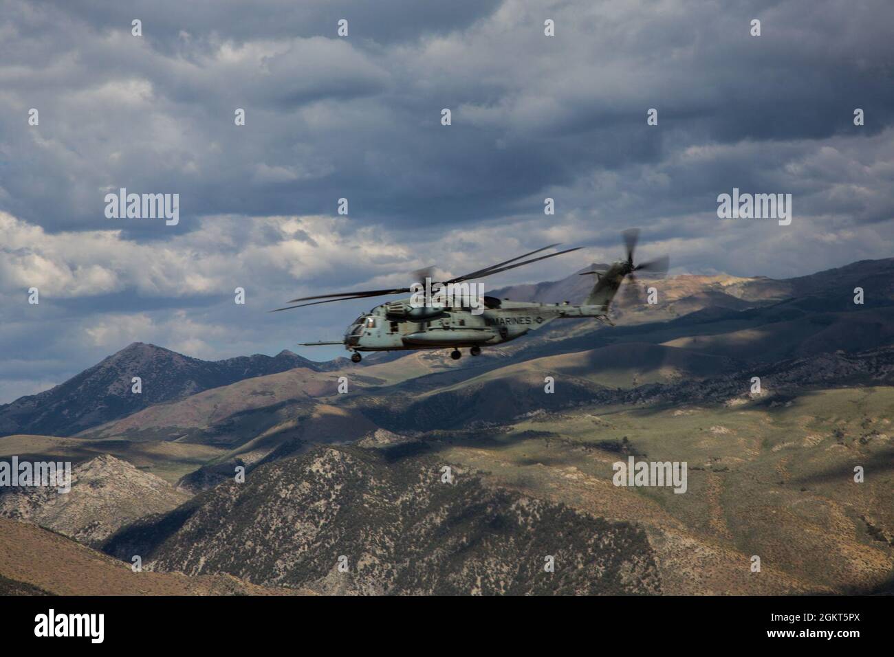 U.S. Marines attached to Marine Heavy Helicopter Squadron 361, Marine ...