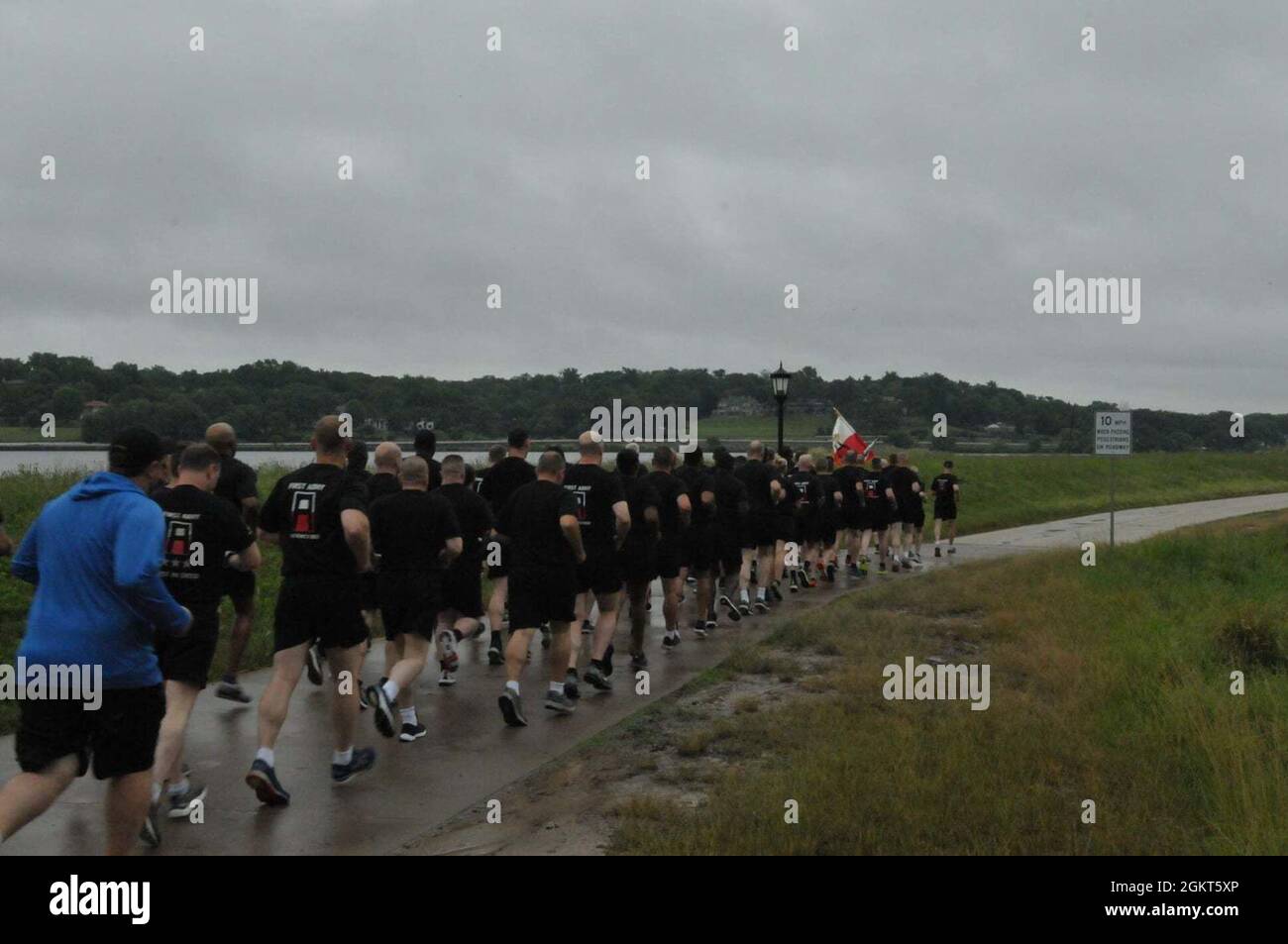 First Army Soldiers run past the Mississippi River as the unit begins ...