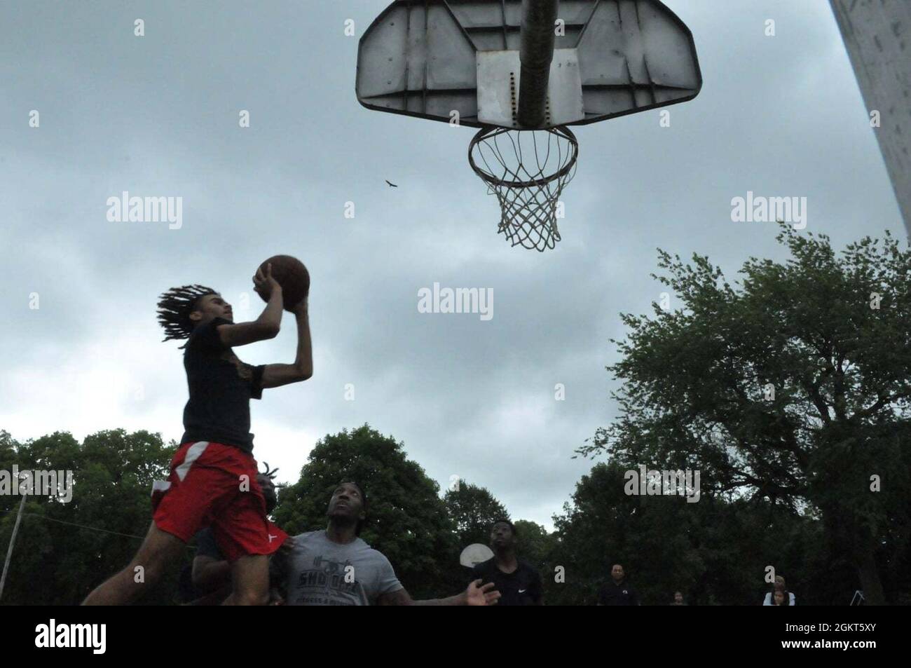 First Army soldiers and civilians participate in a basketball game ...
