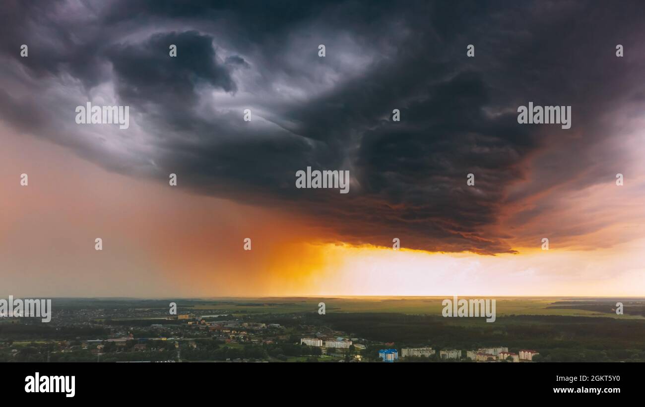 Stormy Sunset Sky Before Rain Above Skyline. Dramatic Cloudy Sky And ...