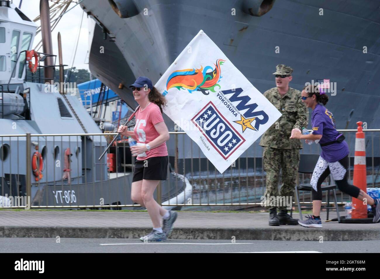 210625-N-DL524-1133 YOKOSUKA, Japan (June 25, 2021) Participants grab ...