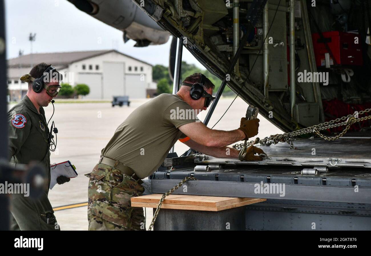 Airmen with the 143d Airlift Wing, Operations Squadron and Logistics ...