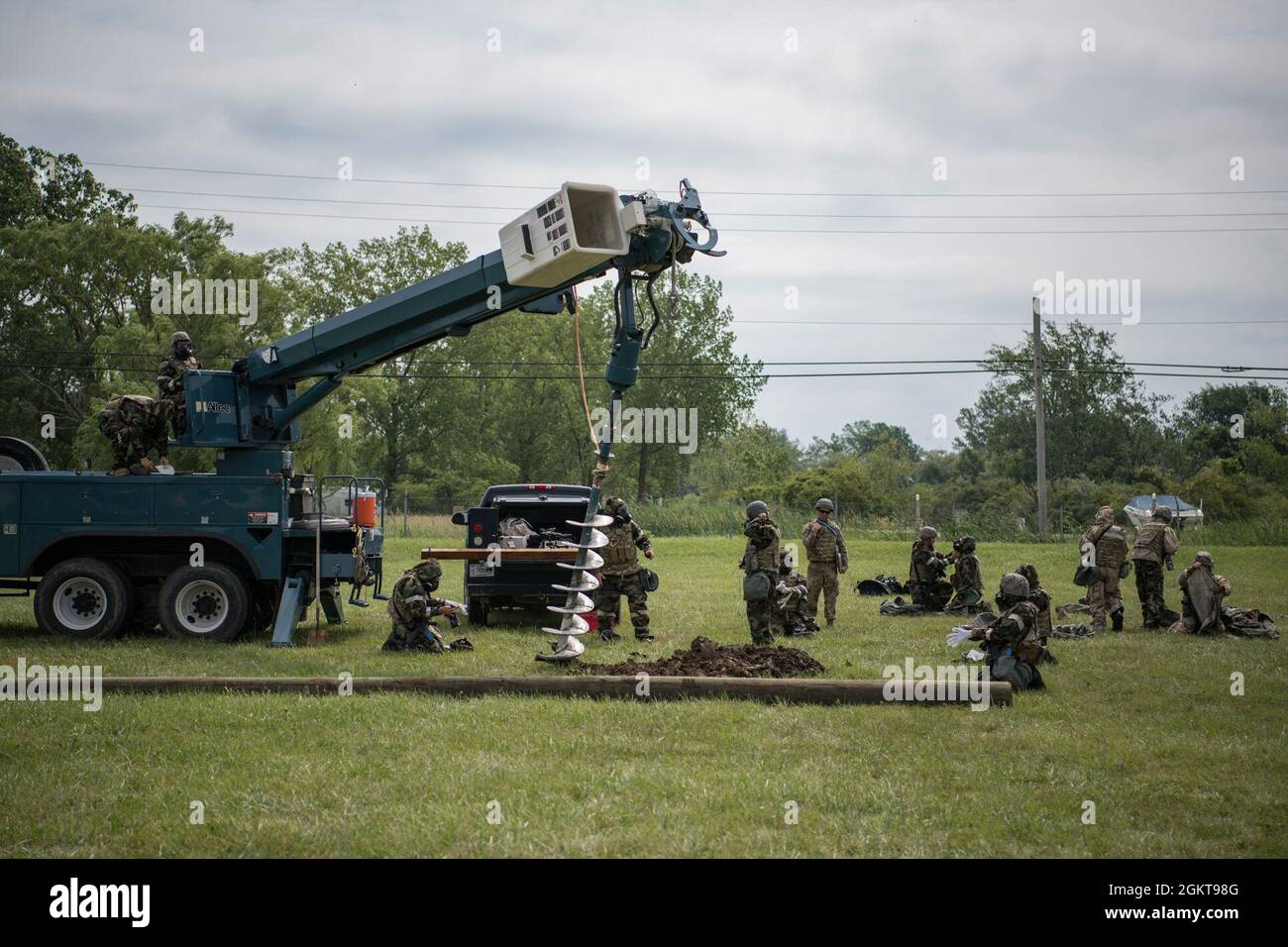 Airmen of the Ohio Air National Guard, 200th RED HORSE Squadron ...