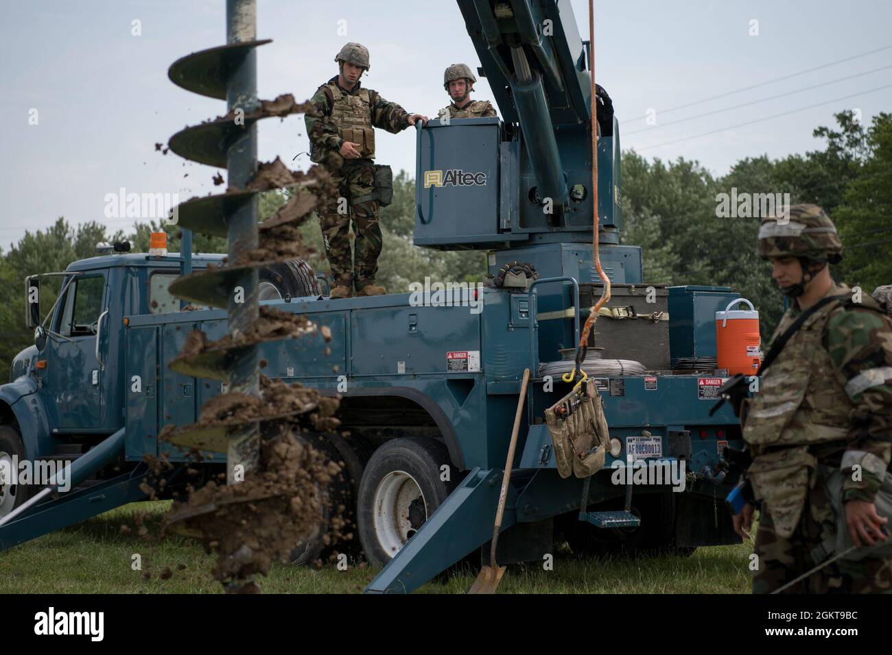 Airmen of the Ohio Air National Guard, 200th RED HORSE Squadron ...