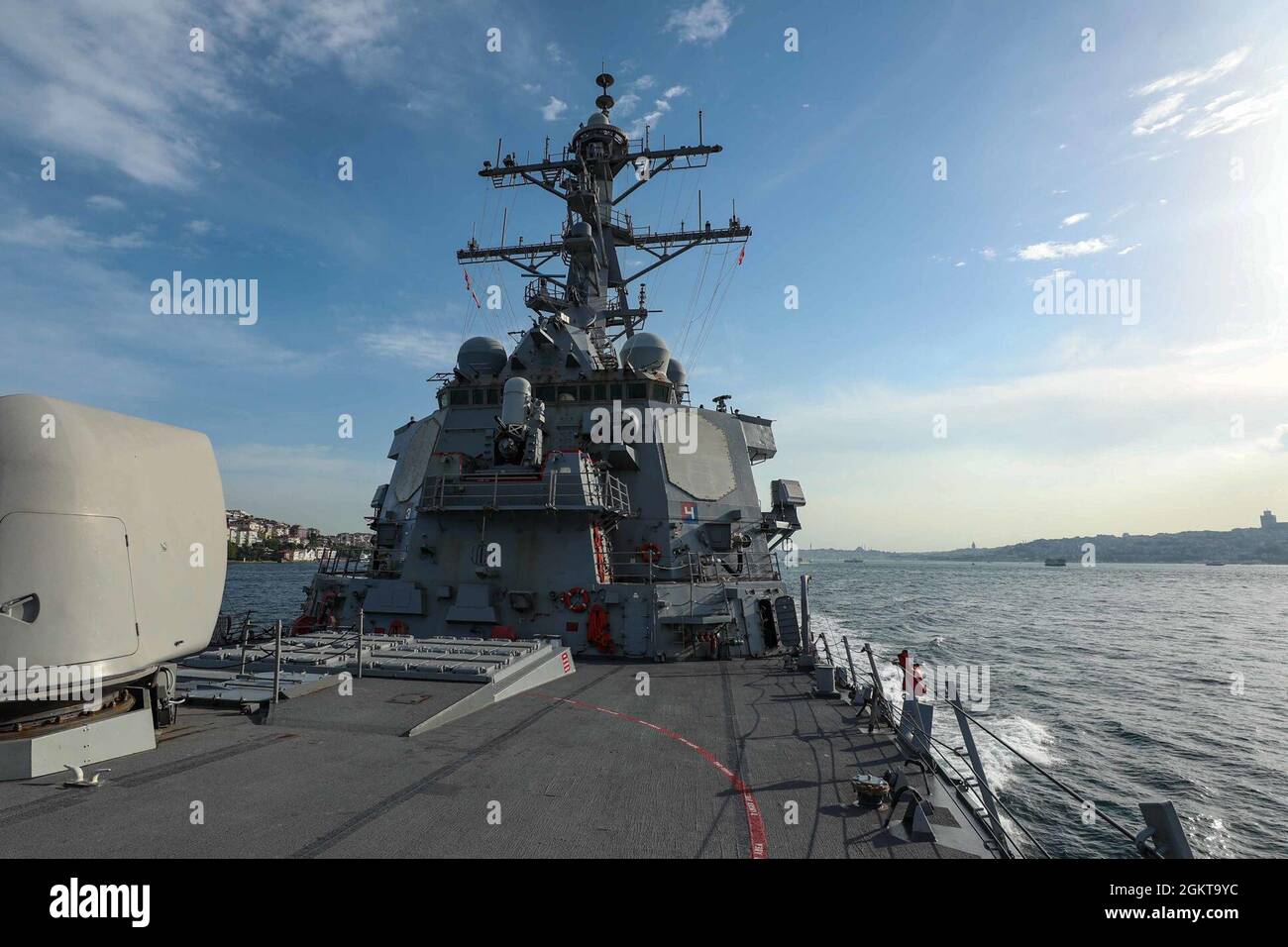 Guided missile destroyer uss ross ddg 71 hi-res stock photography and ...