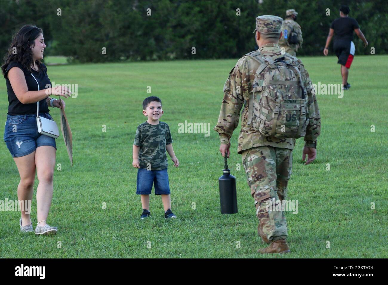 A U. S. Army Soldier and Family members reunite as the 3rd Infantry ...